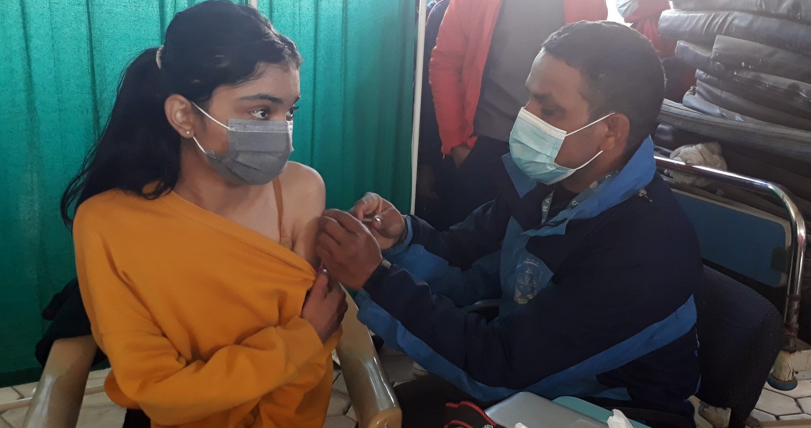 SansherOnline | बैतडीमा कोरोना विरुद्धको खोप अभियान सञ्चालन : ५ पालिकामा तिहारभन्दा अगाडि ...